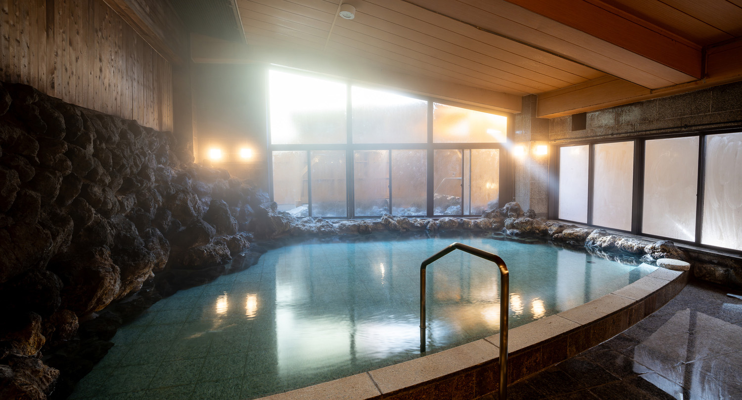 Hot springs | [Official] KAMENOI HOTEL KUSATSUYUBATAKE | Gunma, Japan